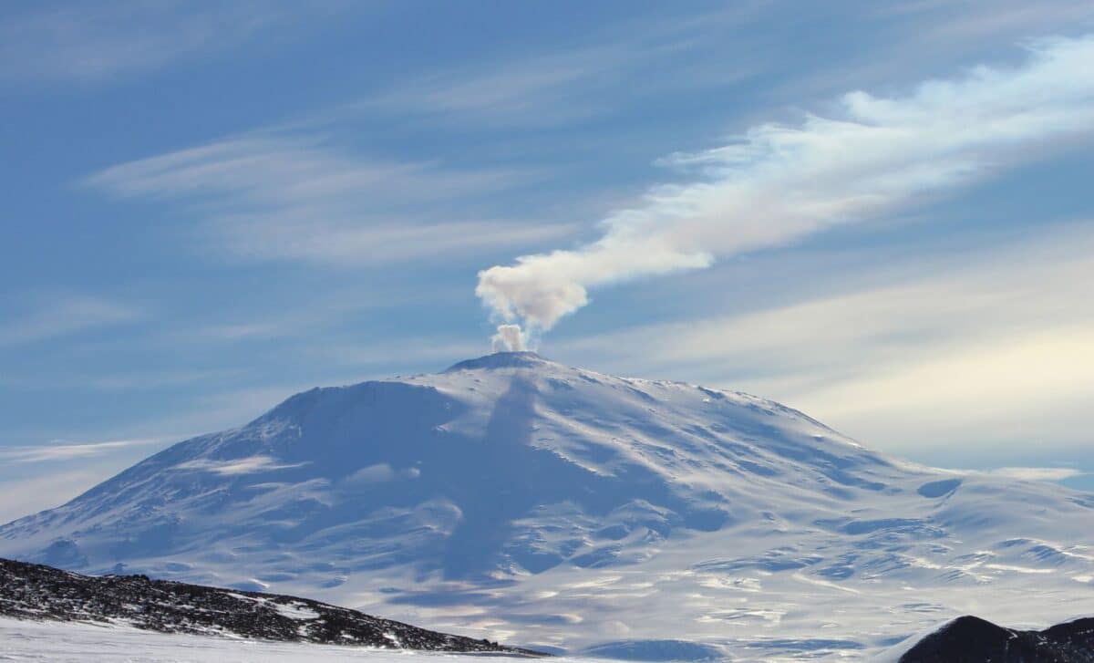 Antarctica’s Volcano Is Producing Gold Dust Worth Thousands Every ...