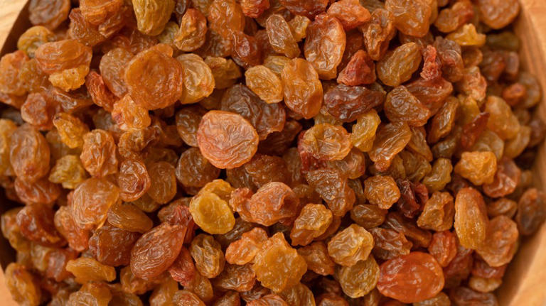 Don't Toss Those Sad-Looking Grapes! Turn Them Into Raisins Instead ...