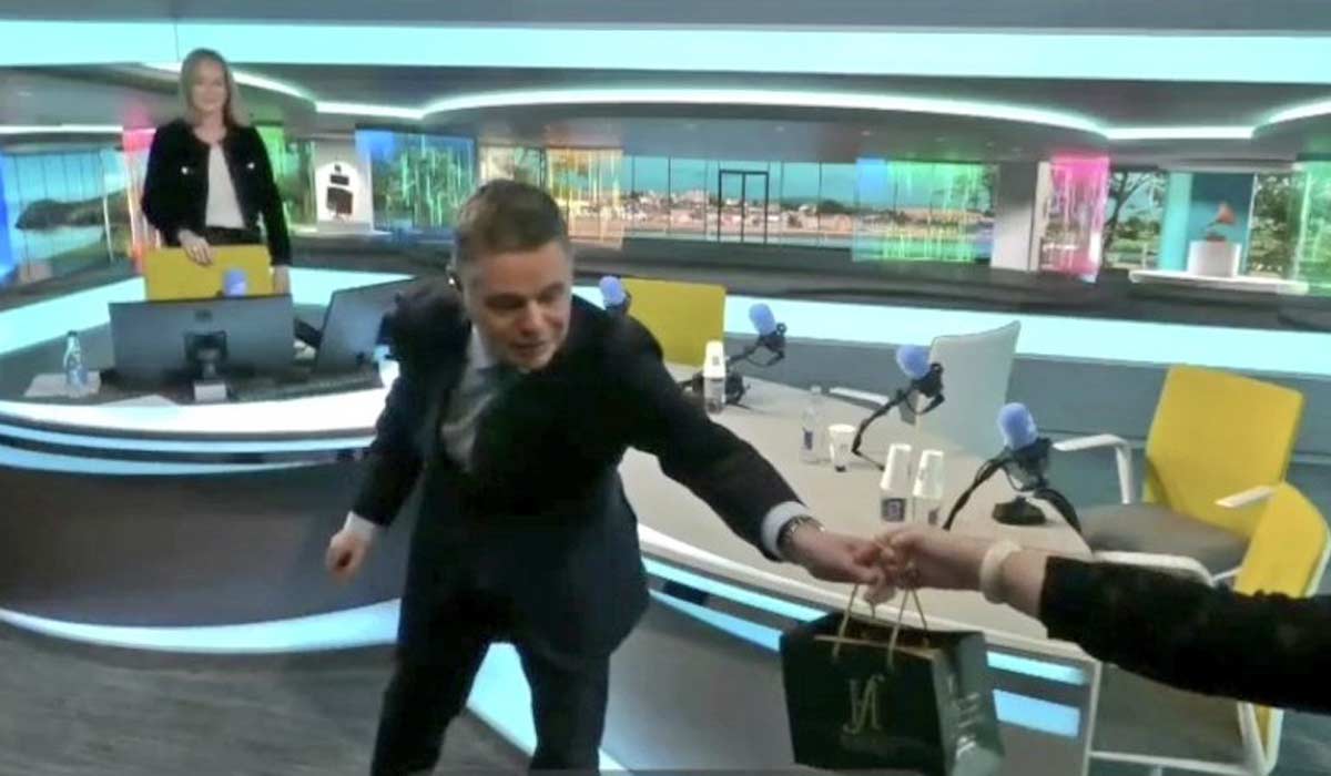 Eyebrows raised as Minister for Finance ‘gives gift’ to Claire Byrne ...