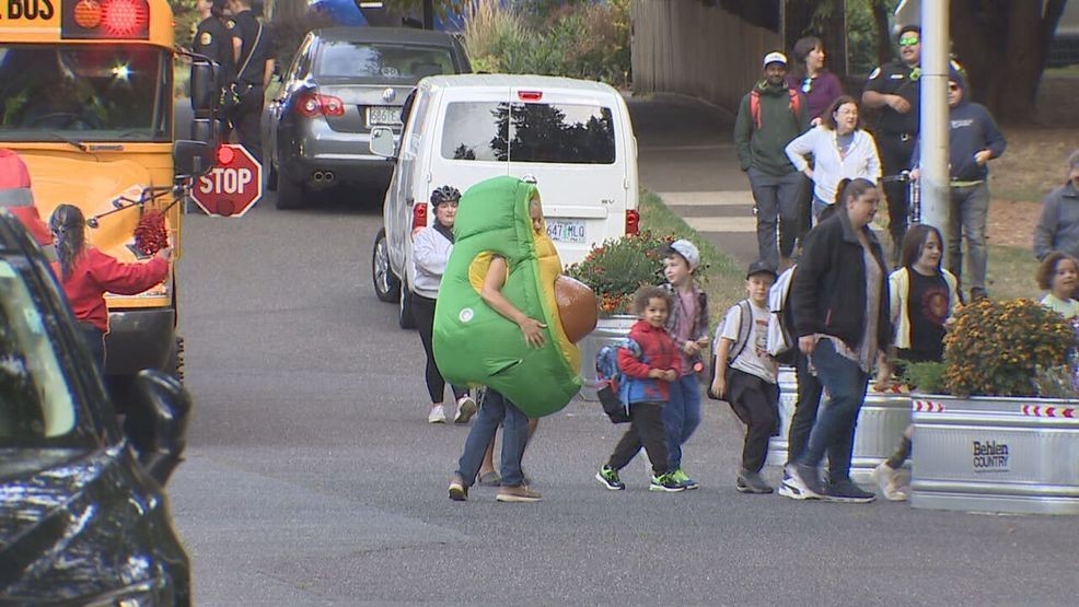 Powell Butte Elementary joins global Walk & Roll to School Day with over 400 students