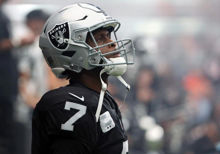 Raiders urged to trade for 10-time Pro Bowl QB to replace Geno Smith