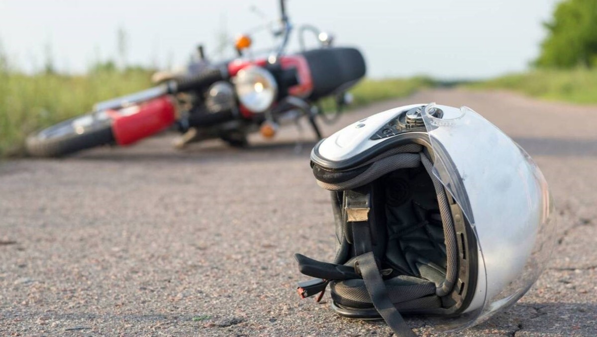 Choque entre tráiler, camioneta y moto deja un joven muerto y tres ...