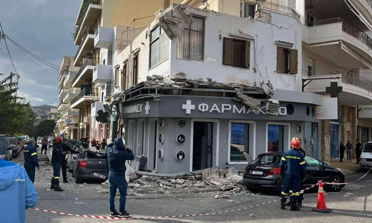 «Ήταν θαύμα. Θυμάμαι πως πέφτανε πέτρες επάνω μου», η μαρτυρία της ...