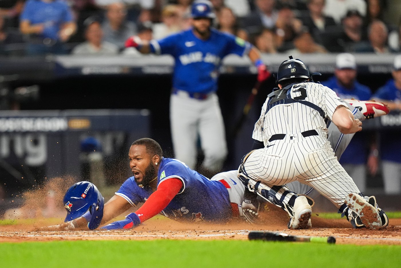 Blue Jays fans react to Vladimir Guerrero Jr.'s Superman-like slide in ...