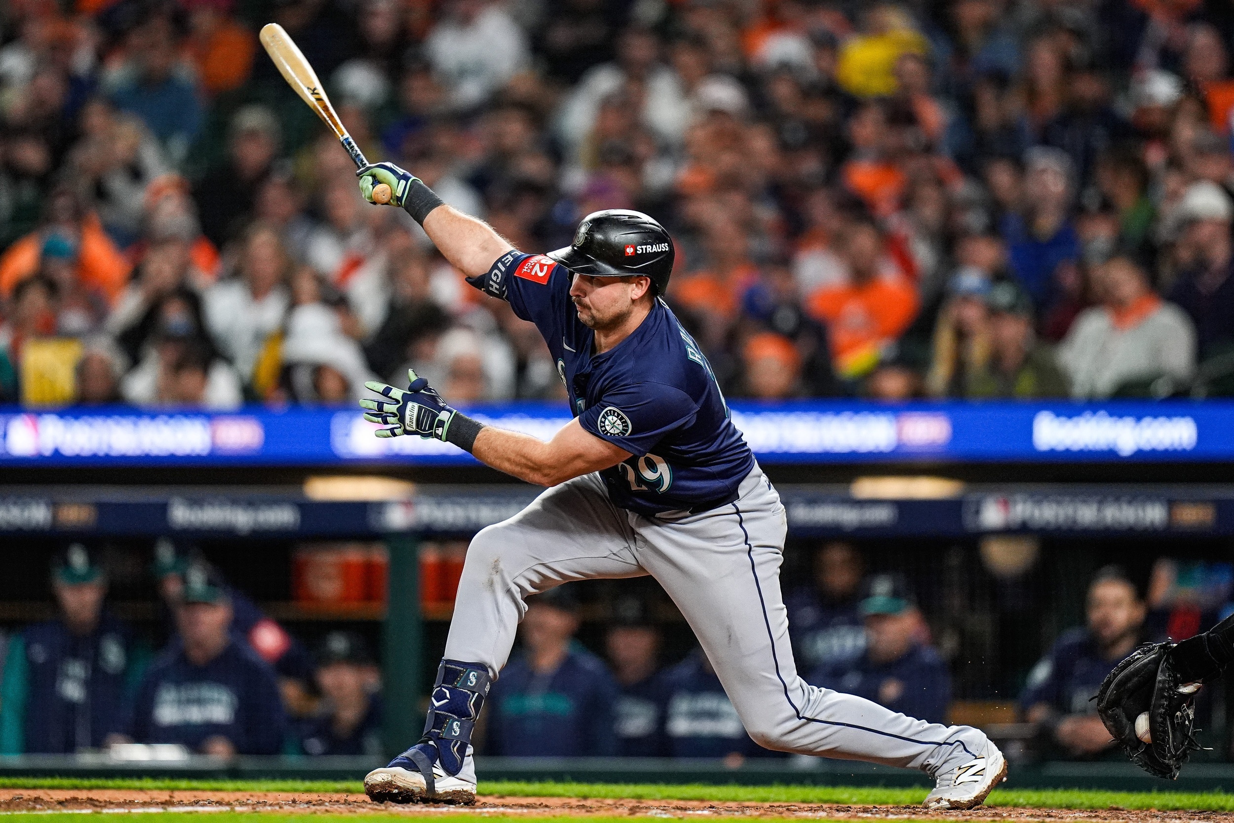 Mariners fan who caught Cal Raleigh 61st home run ball shares his story