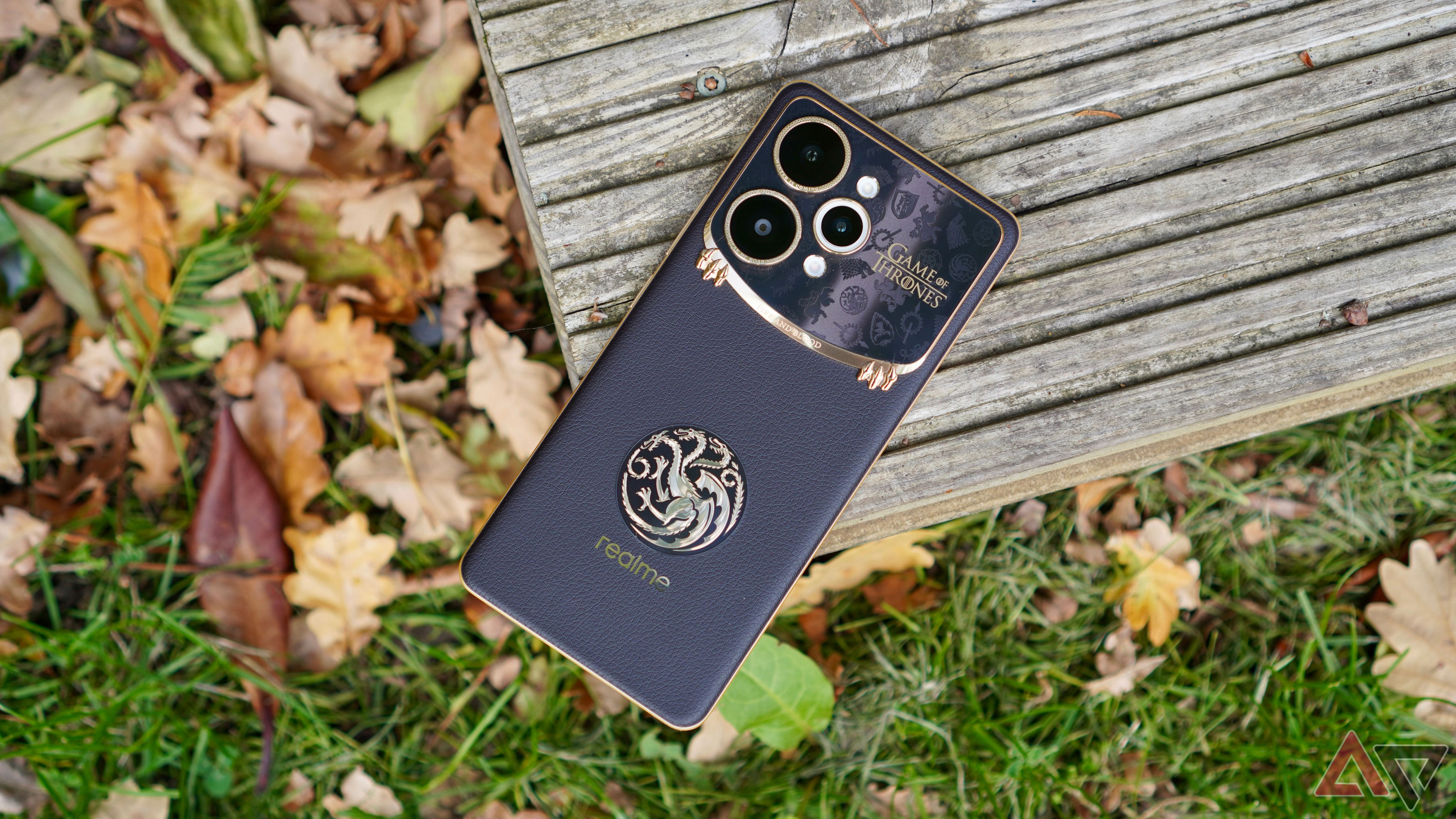 Hands-on with the Game of Thrones phone: Dragon claws, color-changing ...