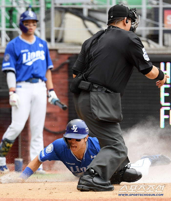 SSG catcher Cho Hyung-woo caught Samsung Kim Sung-yoon at home
