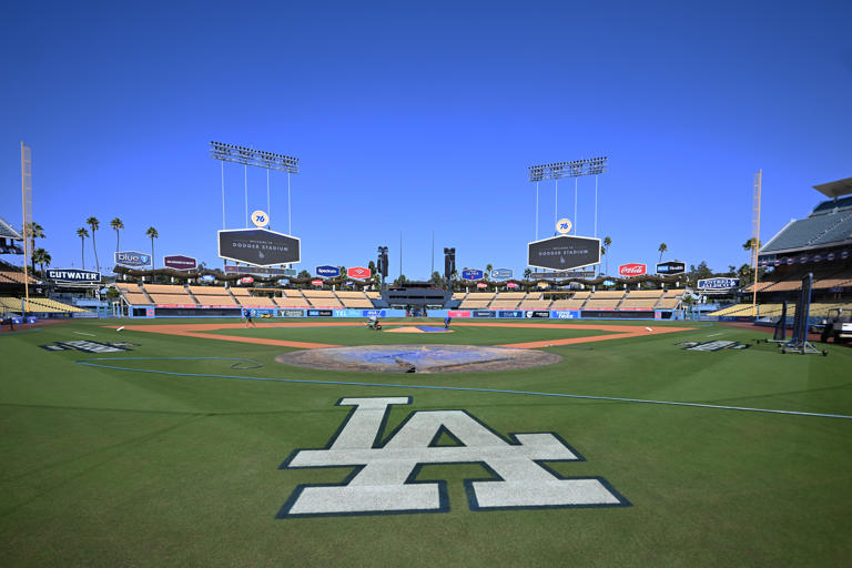 NLDS Game 3: Phillies beat Dodgers to force Game 4; stars show up and ...