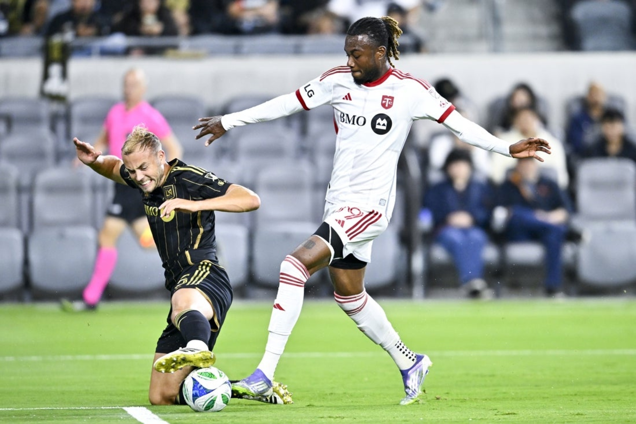 LAFC blank Toronto FC, stay in chase for first place in West