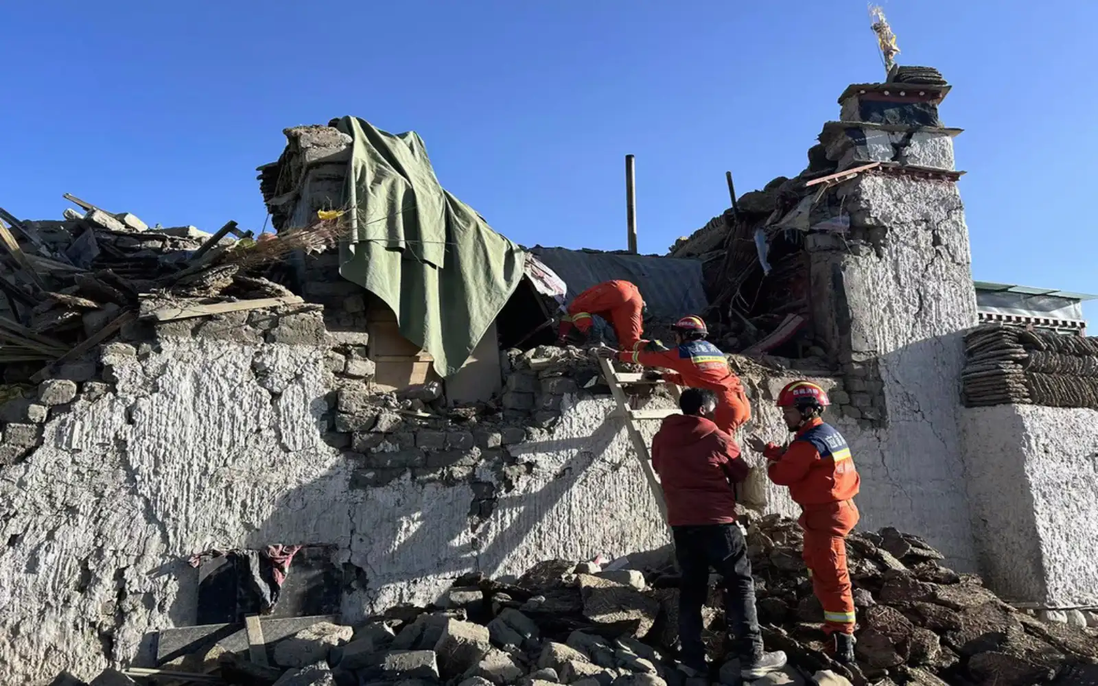 Magnitude 5.4 earthquake strikes Sichuan, China