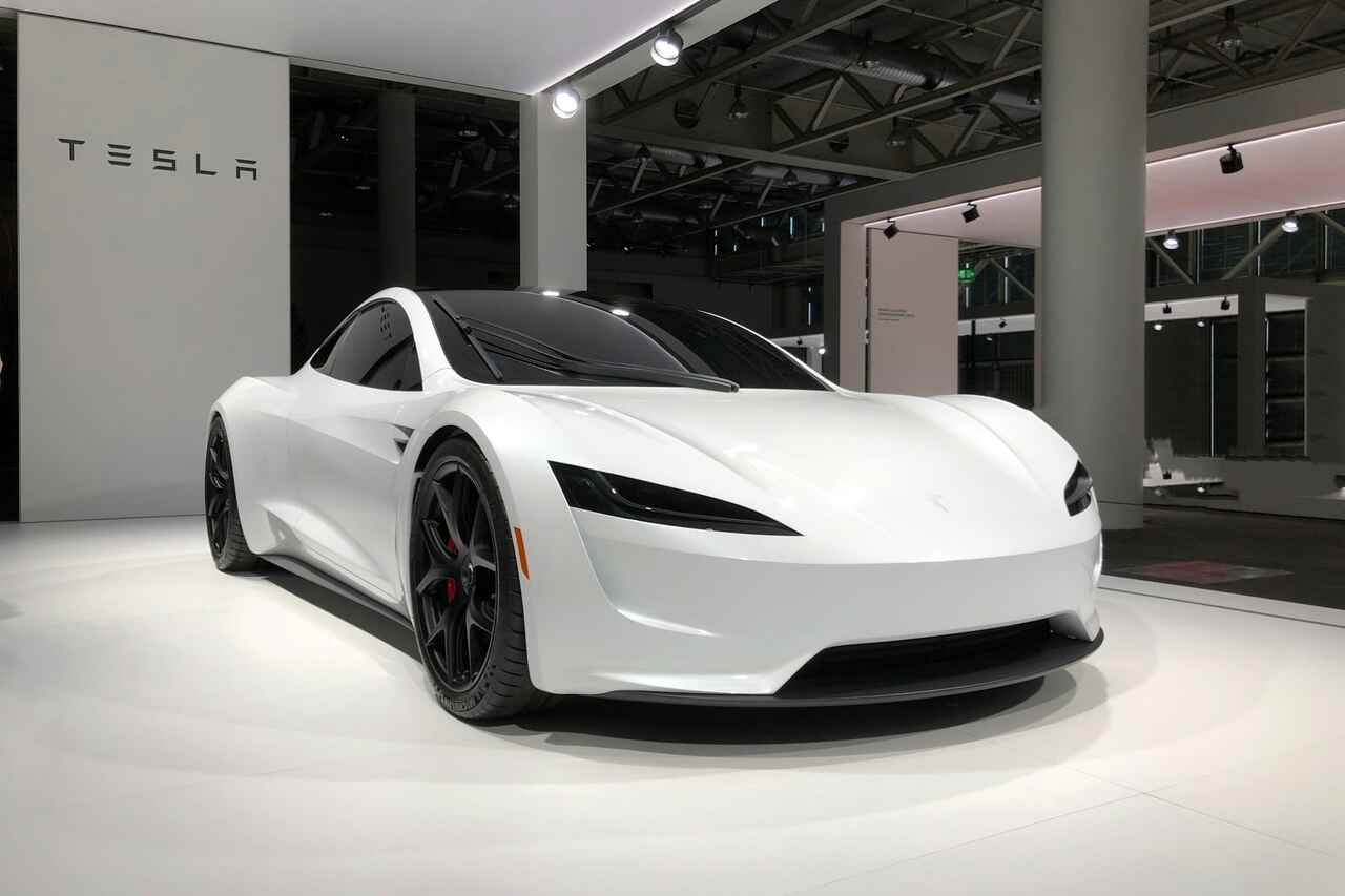 Mann kjøper Tesla uten å vite at bilen var utestengt fra ladestasjoner