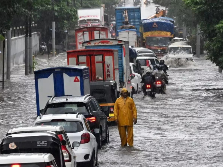 New Delhi weather update: Sunny days ahead with moderate air quality