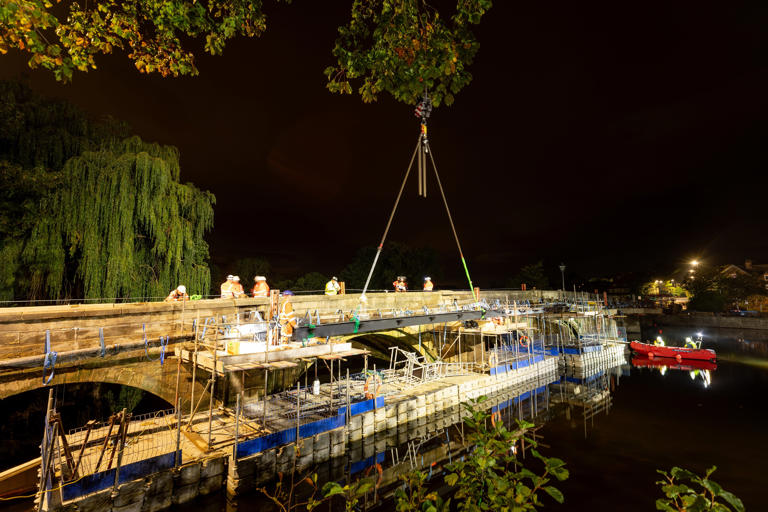 Otley Bridge: Pictures show 450-tonne crane lifting steelwork into ...