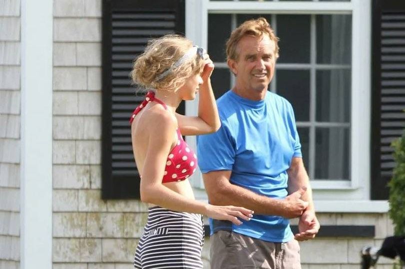 Taylor Swift fans reeling as picture with RFK Jr resurfaces from time ...