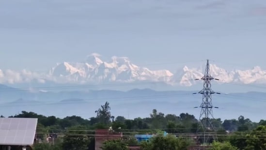 Majestic view of Mount Everest from Bihar gets 2 million views ...