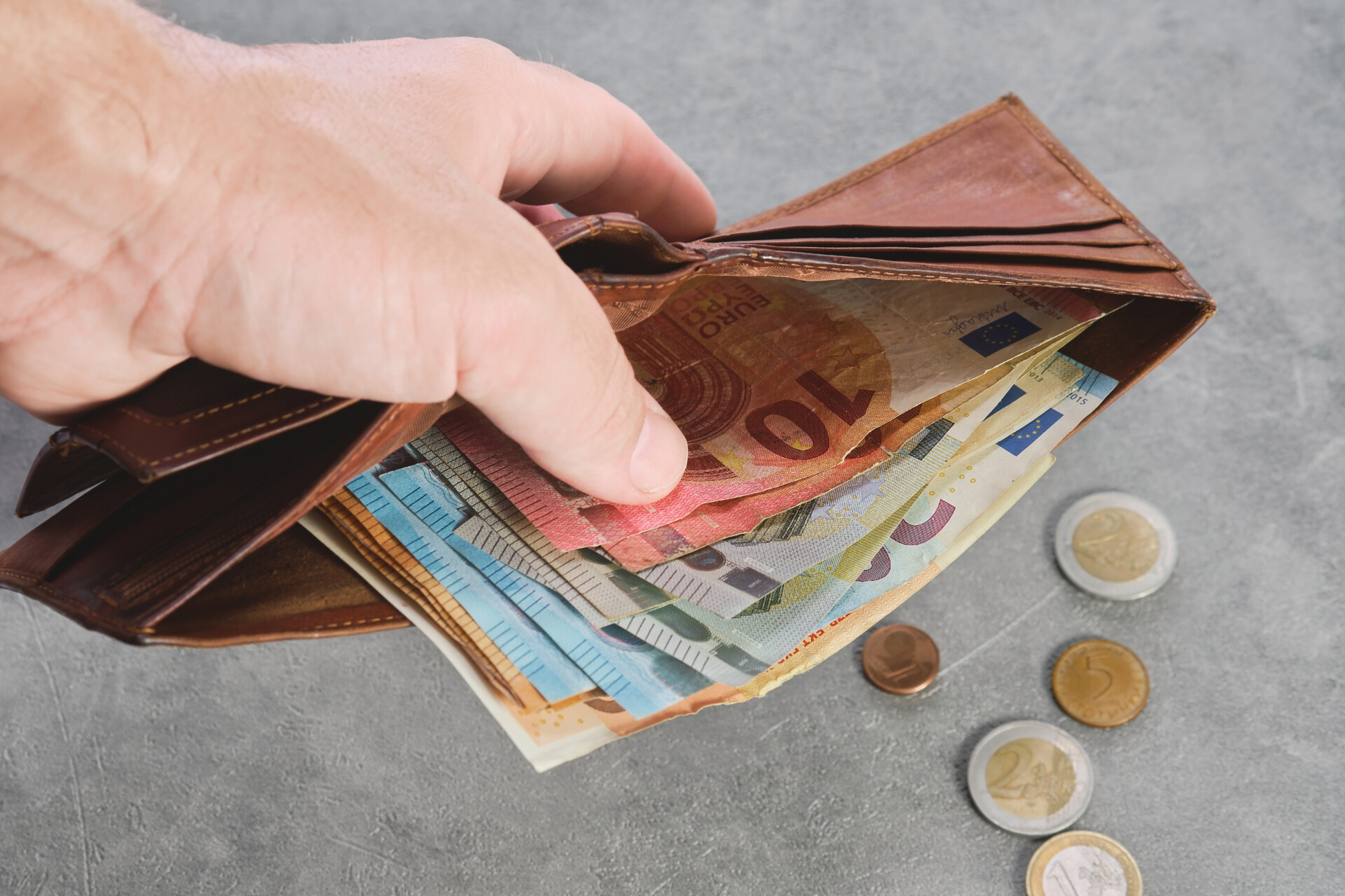 Επίδομα 250 ευρώ: Δεν το δικαιούνται όσοι παίρνουν ΚΕΑ, όλοι οι κόφτες