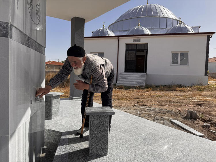 Miras bırakacağı araziyi satıp parasıyla cami yaptırdı