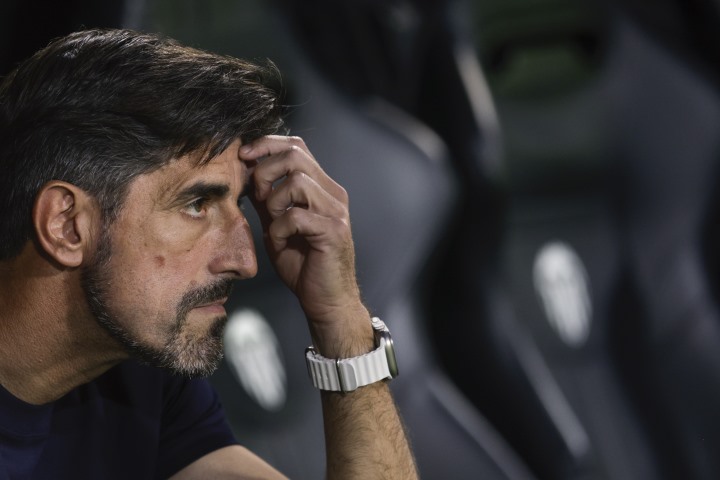 Paunovic deixa Oviedo e é o primeiro treinador despedido na Liga espanhola