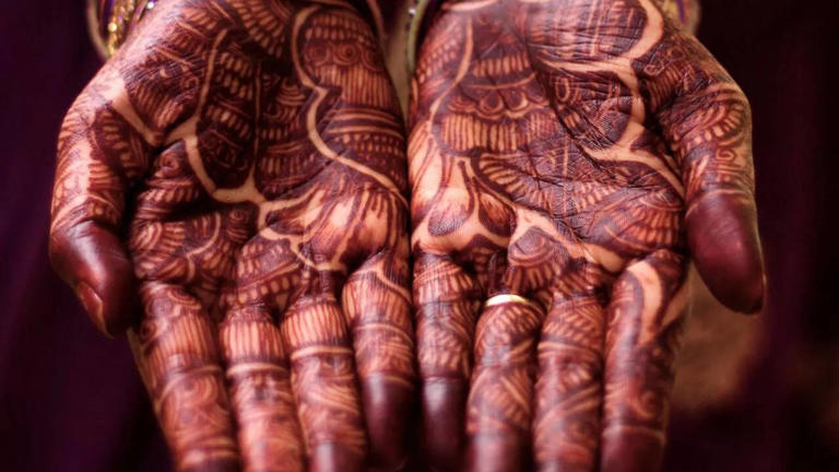 Karwa Chauth henna safety: 5 mehendi side effects and precautions for ...