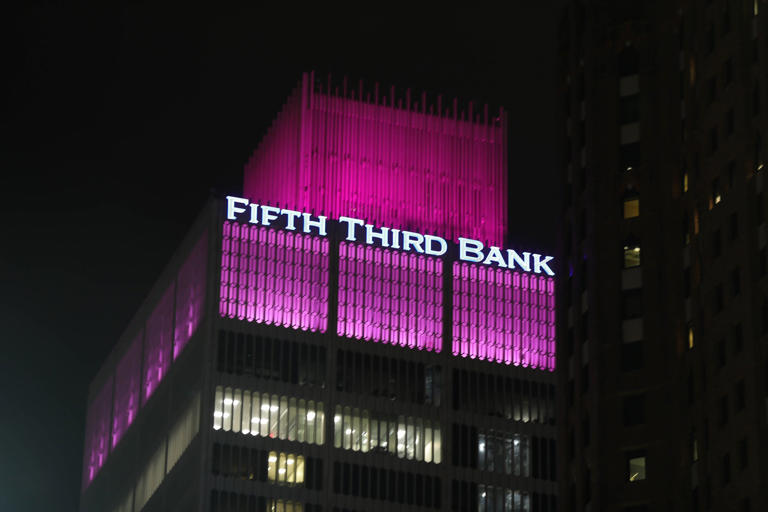 Federal Reserve OK's Fifth Third-Comerica deal, set to happen Feb. 1
