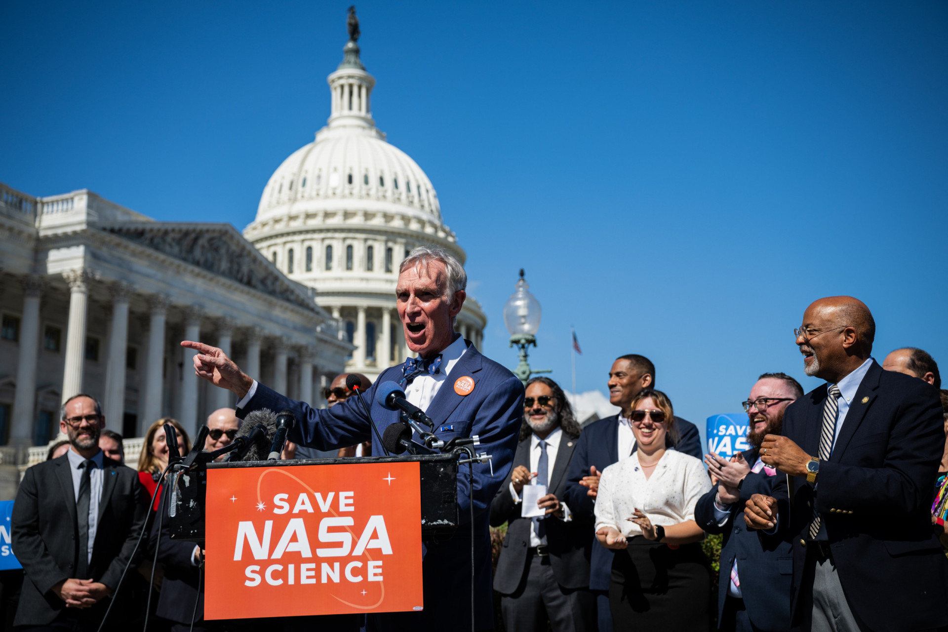 Bill Nye and hundreds of protesters march against Trump’s planned NASA ...