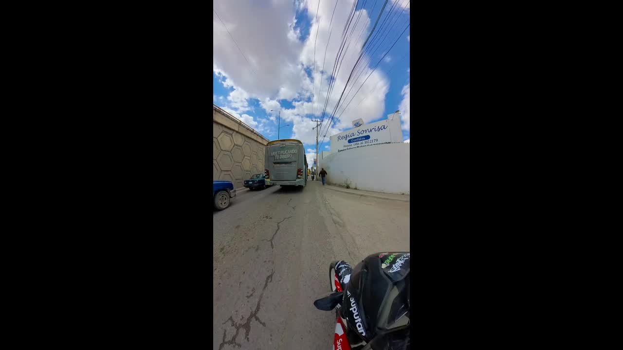 Motorcycle accidentally hits student exiting bus in San Luis Potosí, Mexico