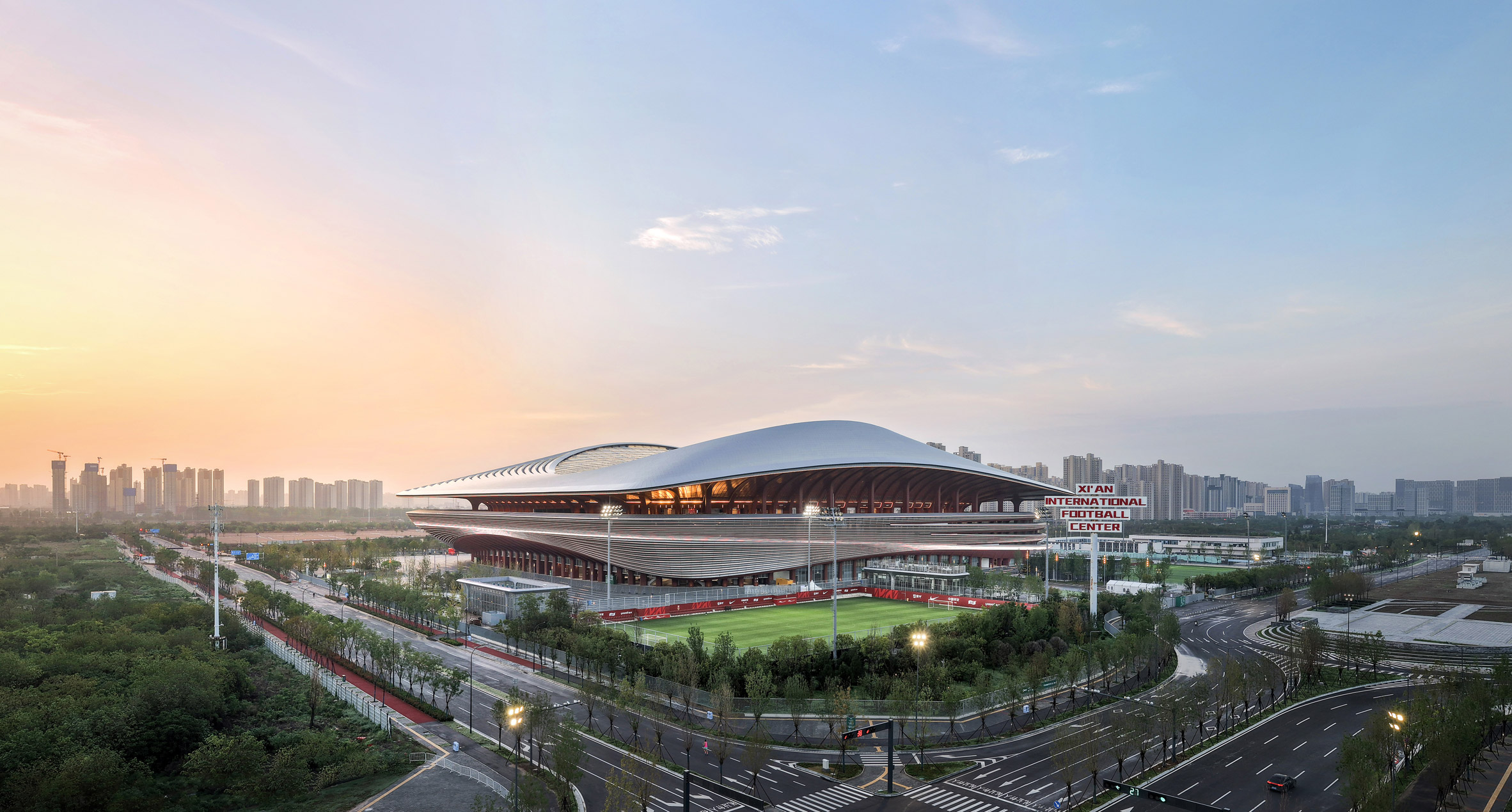 Zaha Hadid Architects completes "saddle-shaped" stadium in Xi'an