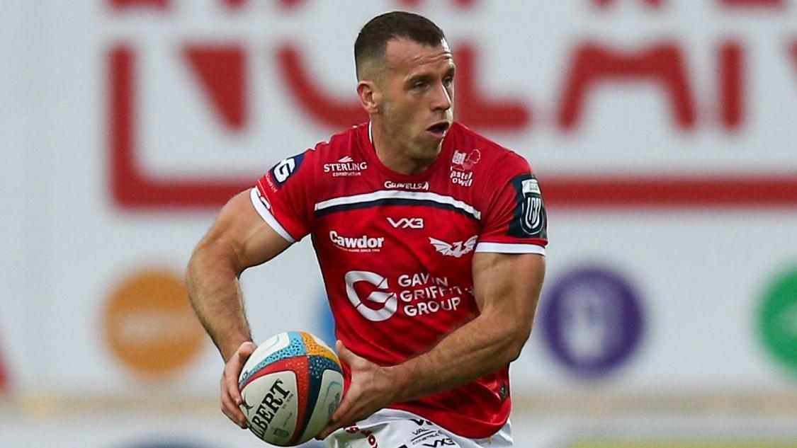 Rivals 'scared' of Scarlets' all-Wales back line