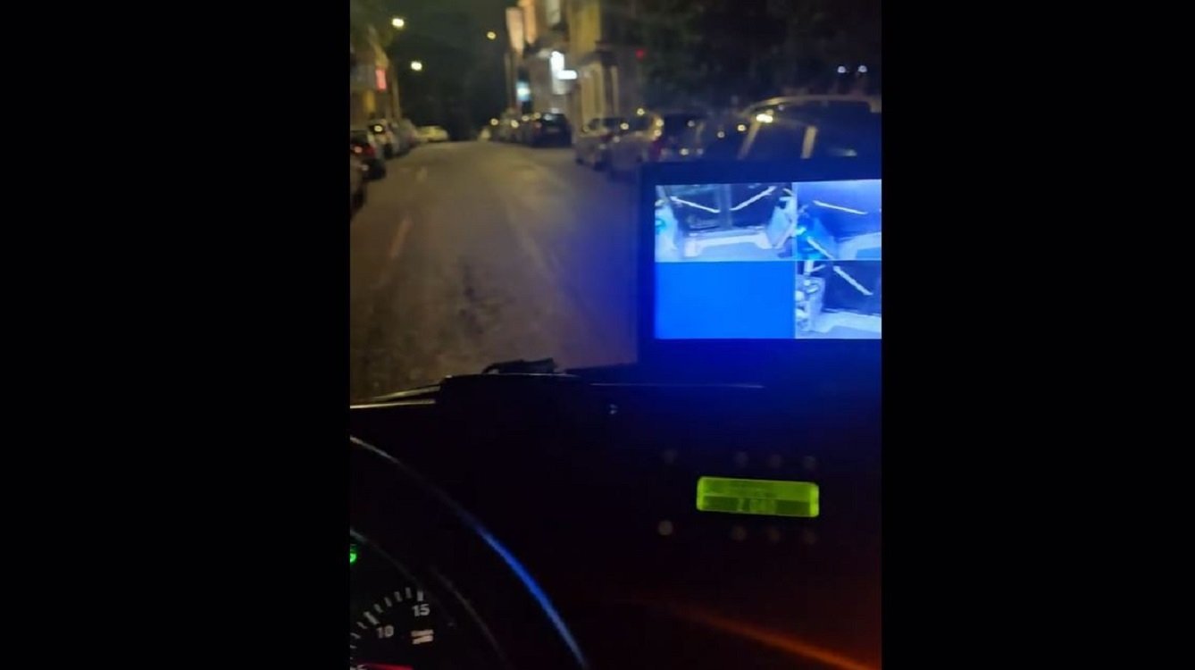 Πάρκαρε για τα σουβλάκια και άφησε το λεωφορείο να κορνάρει – “Μου ...