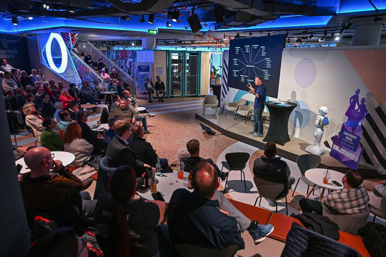 KI-Kompass kommt nach Hanau: „Stadtwandel.digital“-Veranstaltung für ...