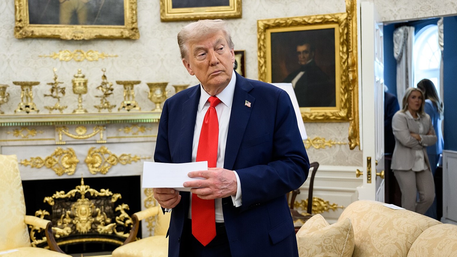 The note Trump received from Rubio during White House event: “They’re ...