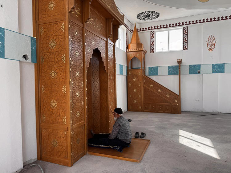 Miras bırakacağı araziyi satıp parasıyla cami yaptırdı