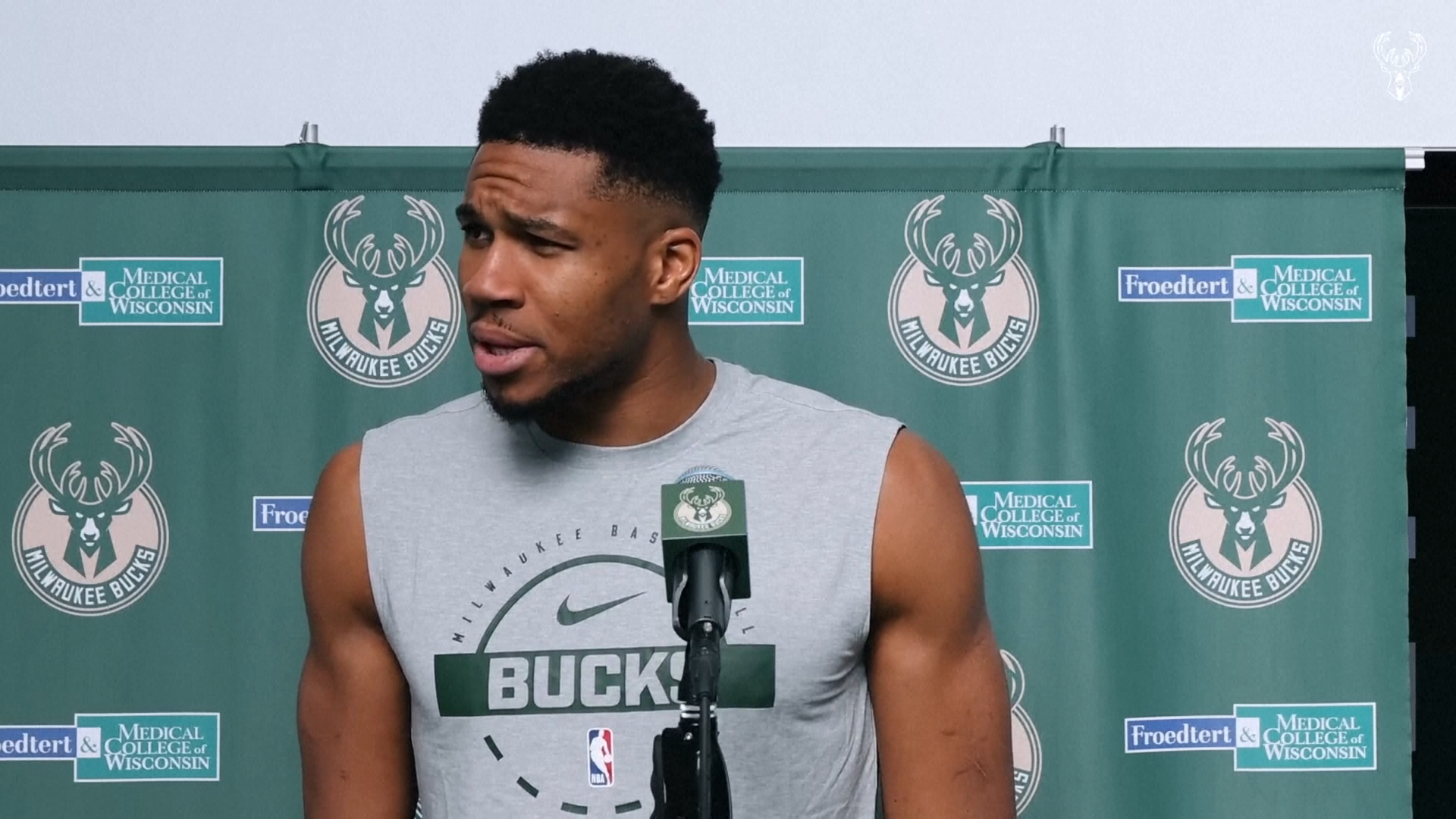 Γ. Αντετοκούνμπο για το μέλλον του στους Bucks: «Είναι πειρασμός...»