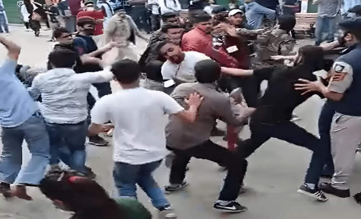 Violent Clash Erupts Between Student Groups at Himachal Pradesh University