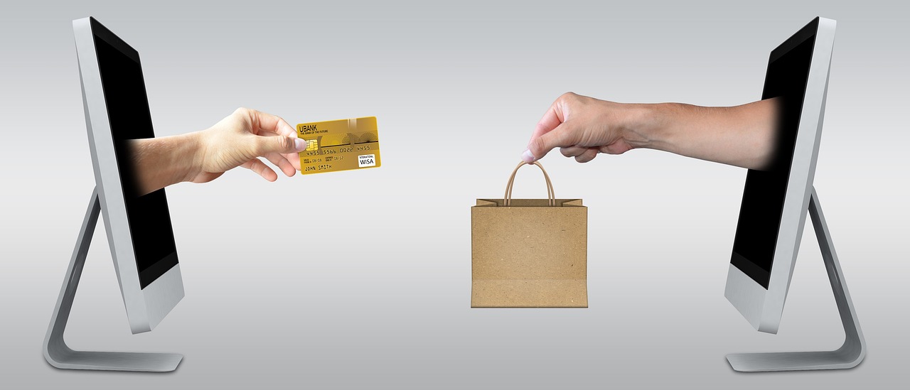 Credit Card Points vs Cash Back: Which Rewards Strategy Pays