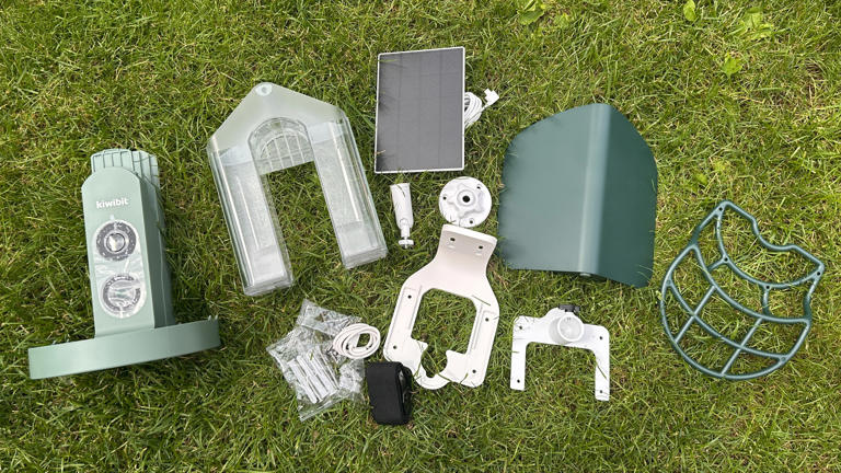 I tested the Kiwibit Beako Smart Bird Feeder camera, and it's a ...