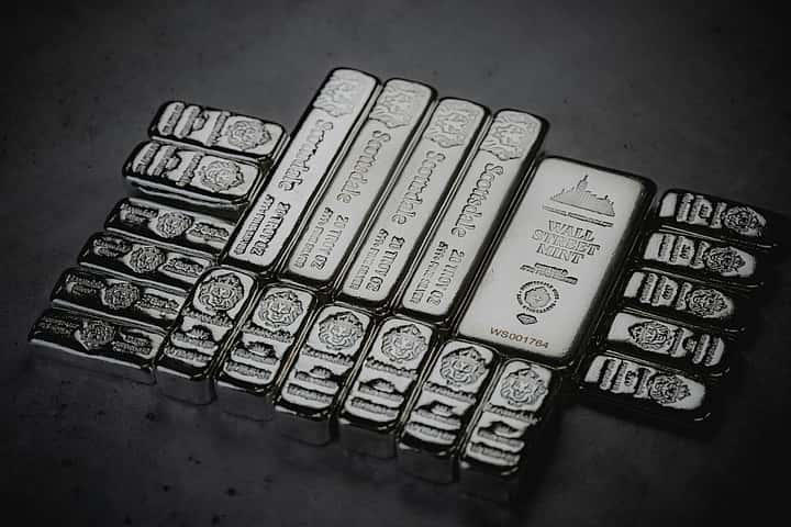 Silver futures hit new record of Rs 1.93 lakh as Fed rate cut, weak ...