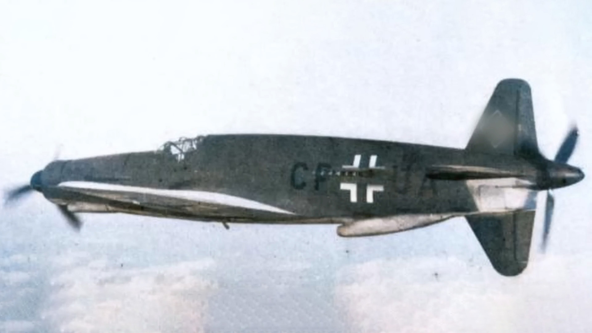 474 MPH, Cannons in Both Ends: Germany’s Twin-Engine Arrow Fighter