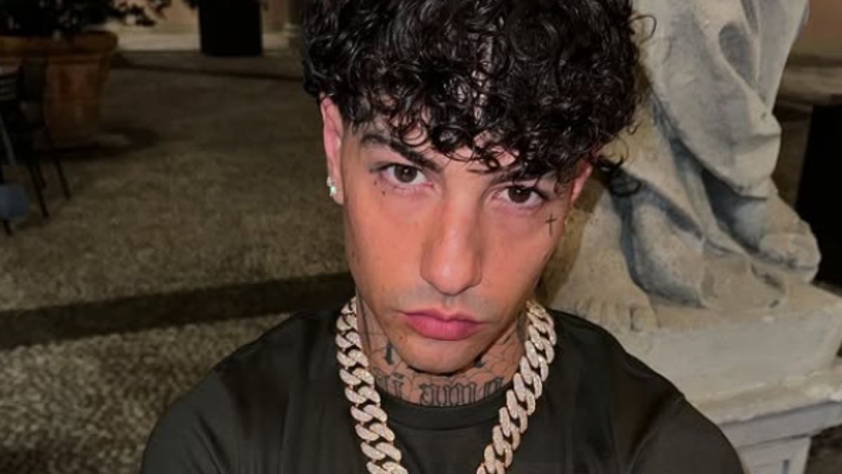 Tony Effe, da neo papà sfoggia l’orologio griffato da oltre 50 mila ...