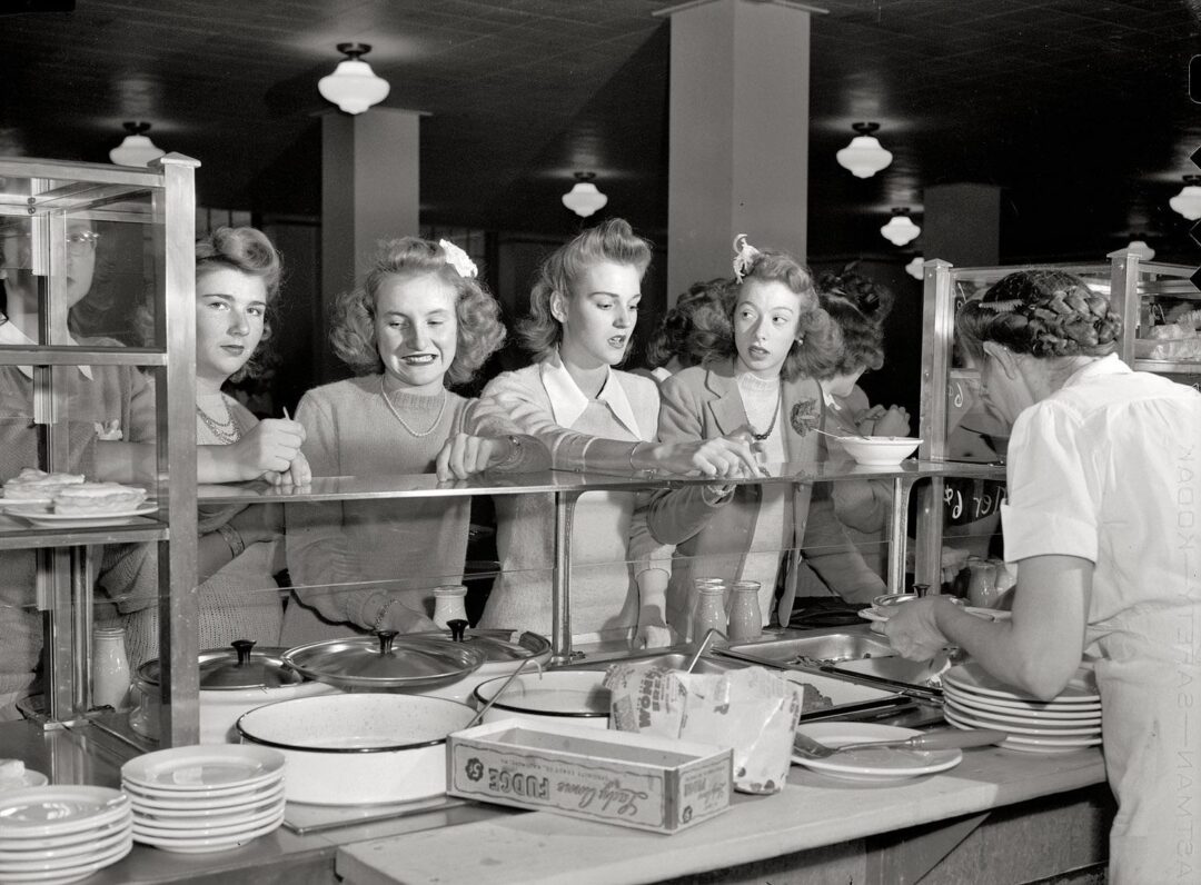 15 Retro Cafeteria Photos That Make Us Miss the Lunch Lady