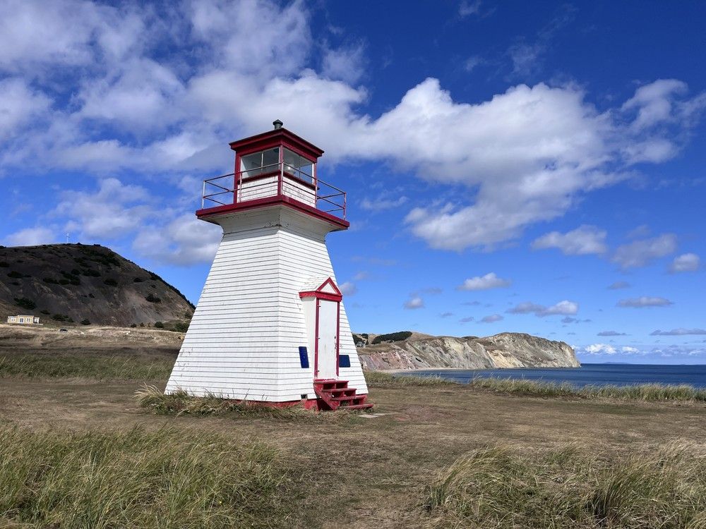 Opinion: Time running out in heritage battle over Julie Snyder's lighthouse