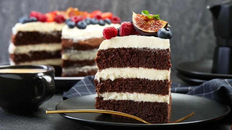 This Nifty Knife Cut Makes The Cleanest Slices Of Cake Every Time