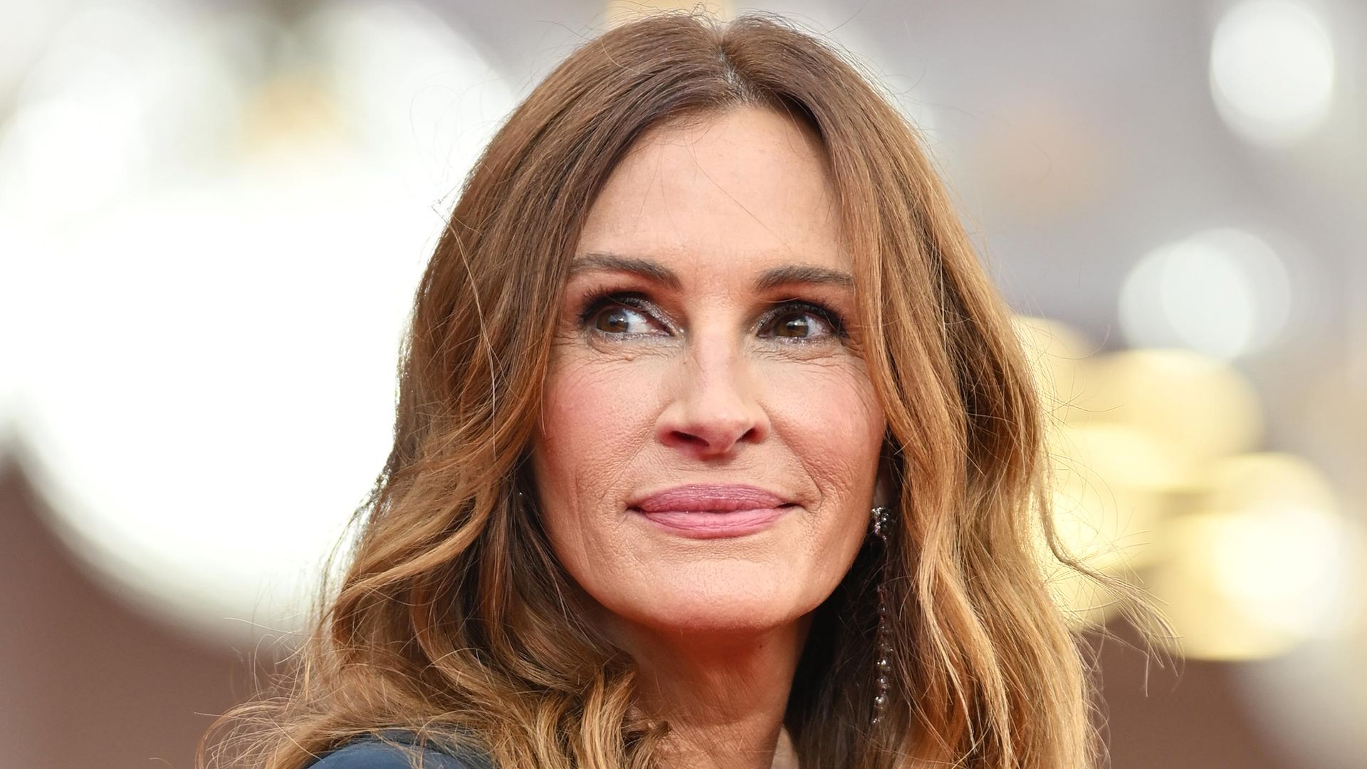 Julia Roberts reveals 'cruelty' and 'crippling insecurity' in early ...