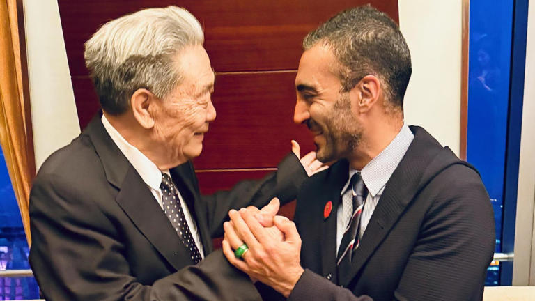 Simón Levy, el "arquitecto" que conecta Oriente y Occidente