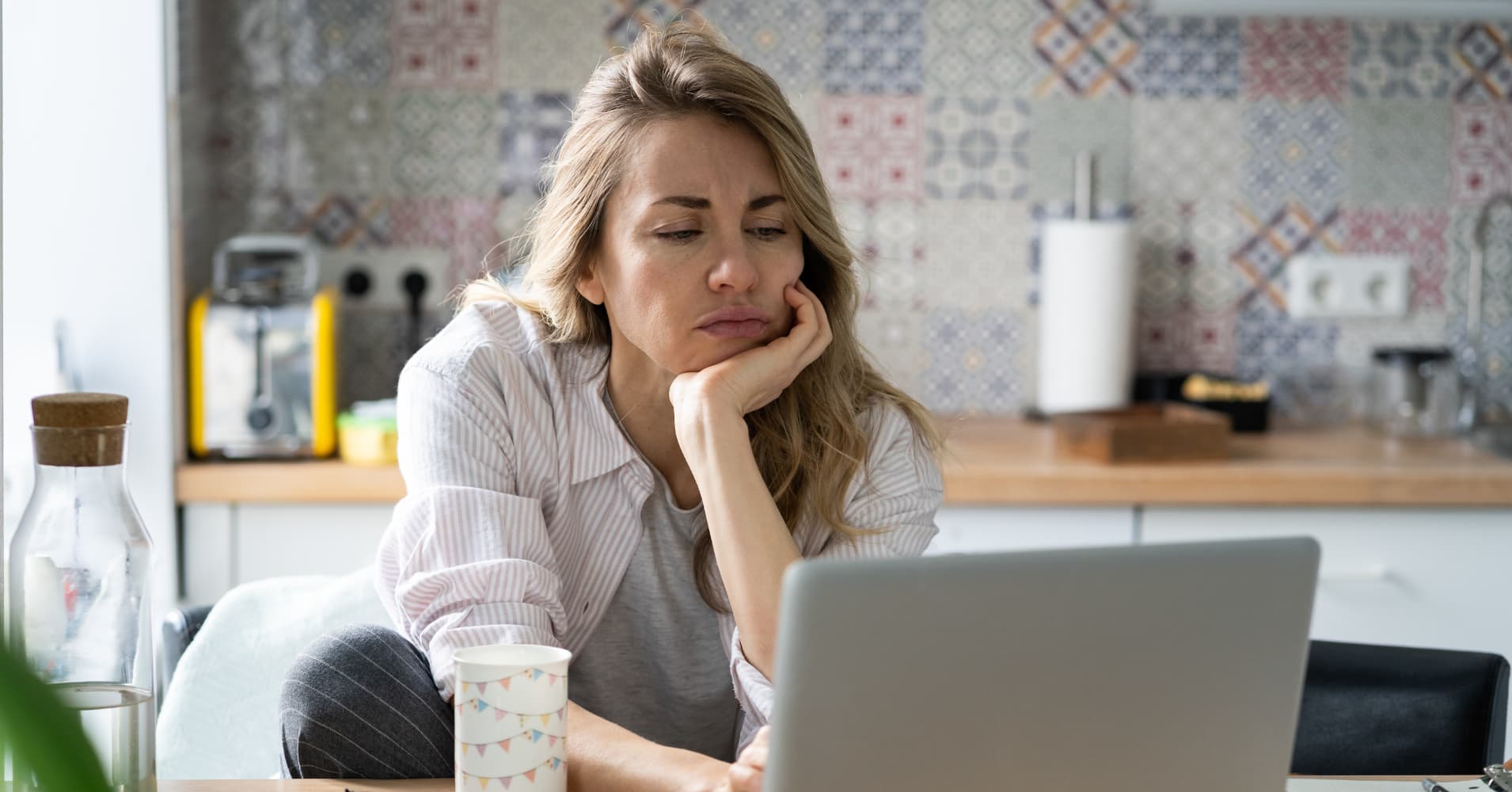 These 4 job description red flags can reveal a toxic workplace, says ...