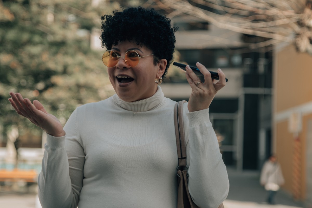 15 Funny Reactions People Have When Their Favorite Song Starts Playing