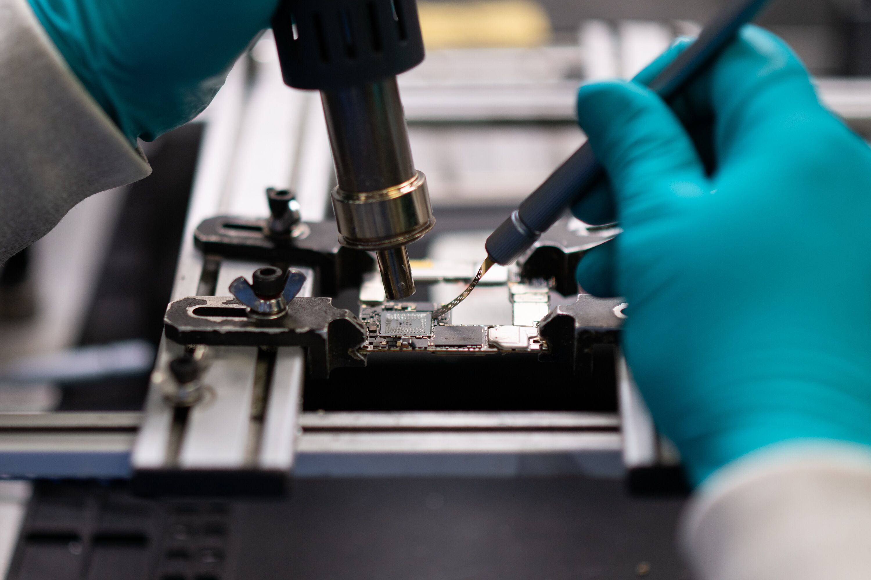 China Blacklists Researcher That Exposed Huawei Chip Secrets