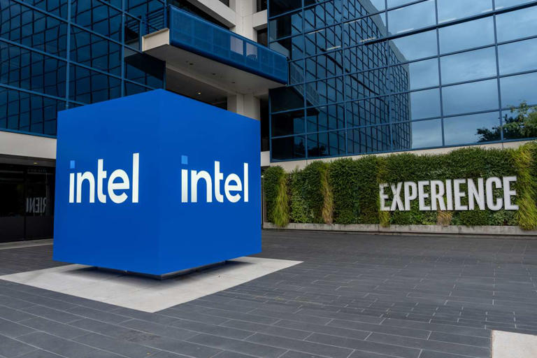 Intel’s Next-Generation Chip to Enter ‘High Volume’ Production by End ...