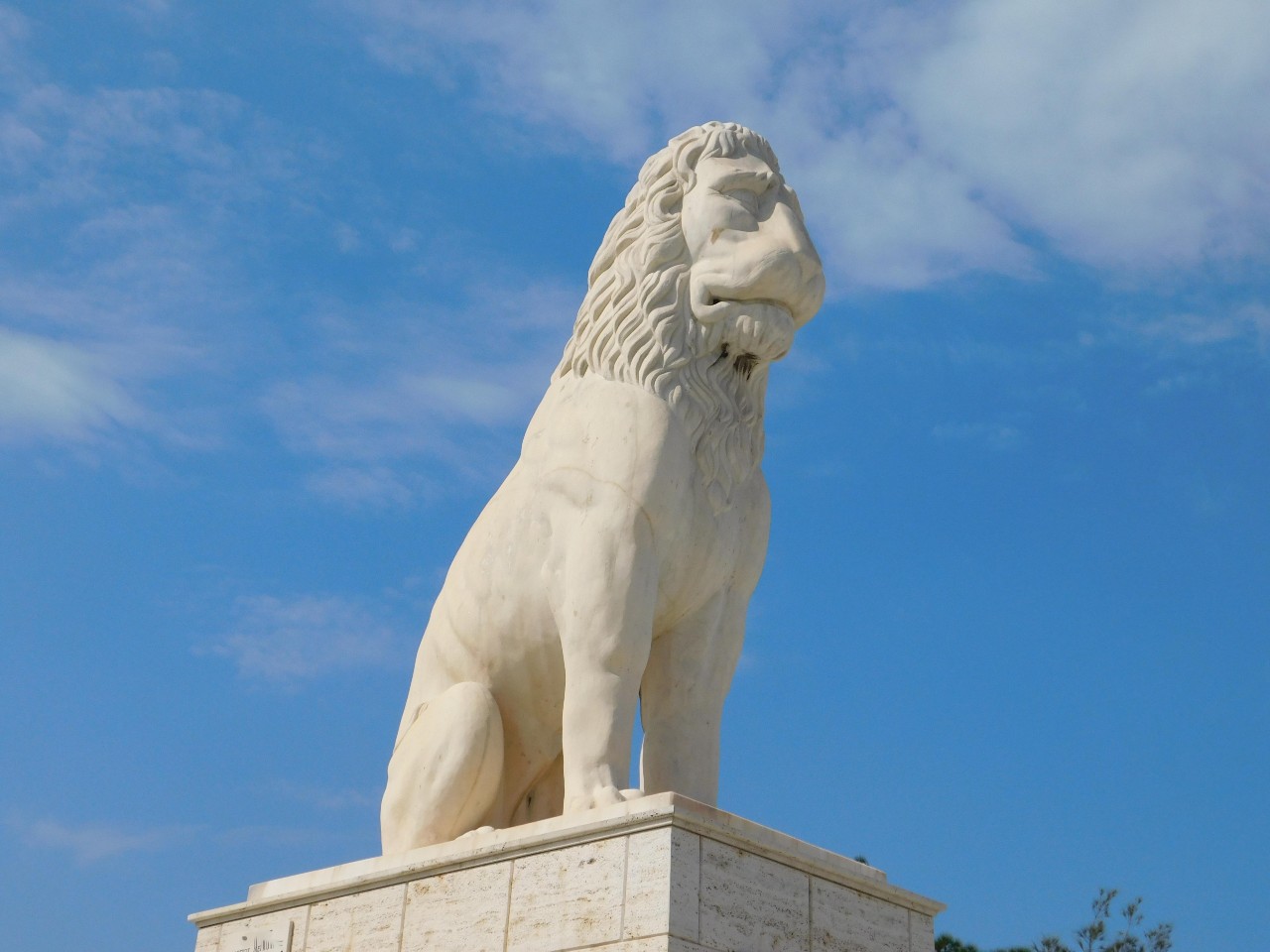 Λιοντάρι του Πειραιά: Πόσα ξέρετε για το εντυπωσιακό μαρμάρινο άγαλμα ...