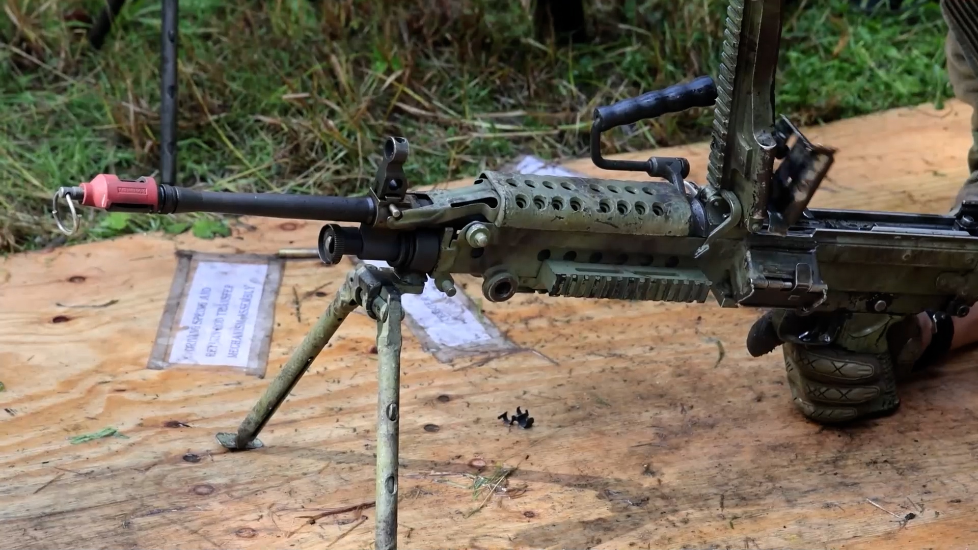 Soldiers Train with M249 Light Machine Gun